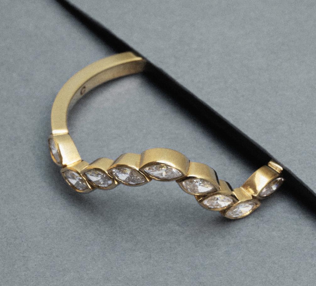 DIAMOND RINGS – CINCO